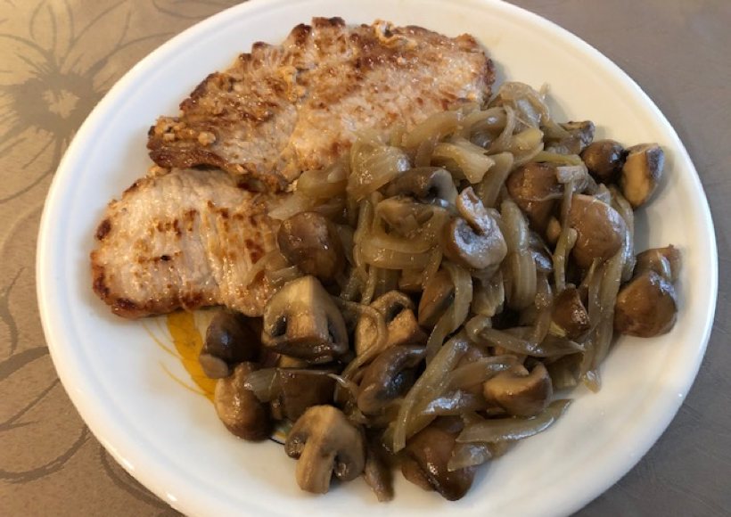 Naturschnitzel mit Champignons und Zwiebeln – sempre-vita.com